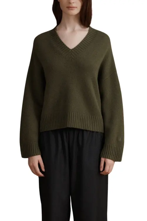 VIR VITA Filippa V-neck Cashmere Sweater - Moss
