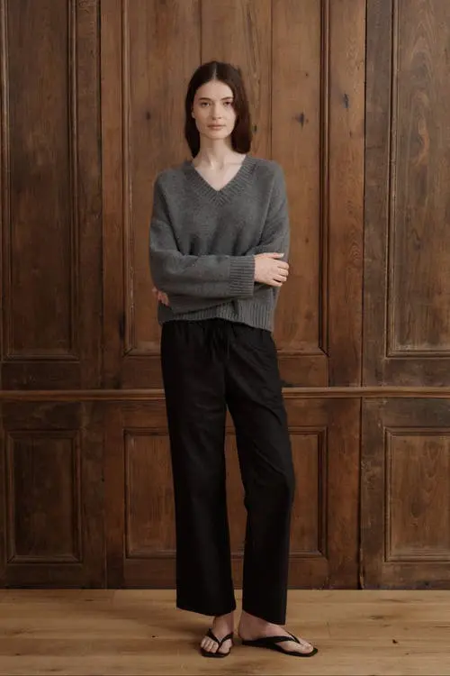 VIR VITA Filippa V-neck Cashmere Sweater - Stone Grey