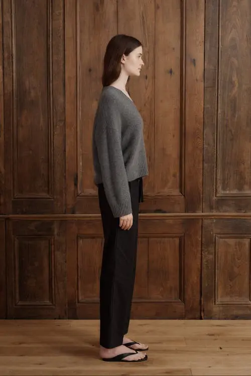 VIR VITA Filippa V-neck Cashmere Sweater - Stone Grey