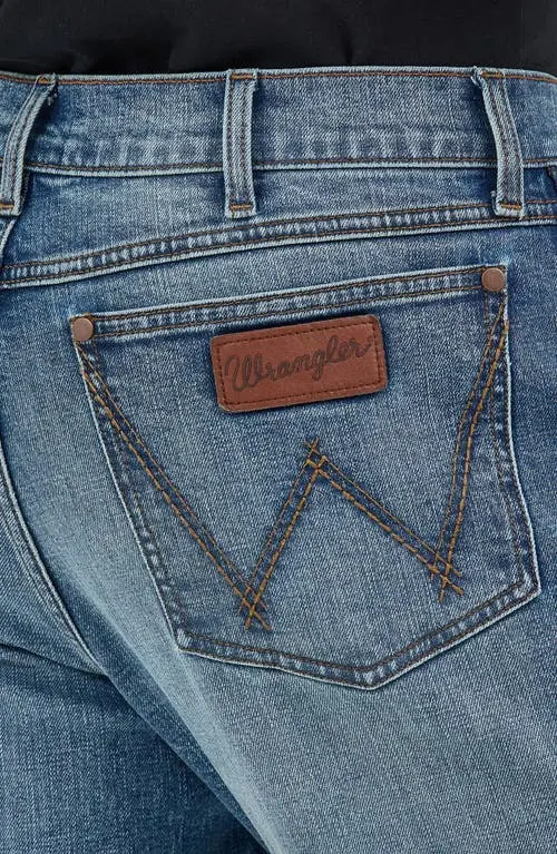 Wrangler Retro Relaxed Bootcut Jeans