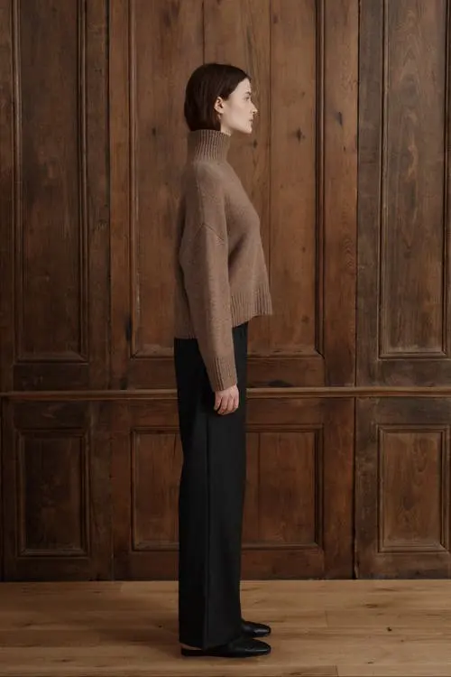 VIR VITA Maja Turtleneck Cashmere Sweater