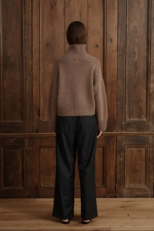VIR VITA Maja Turtleneck Cashmere Sweater