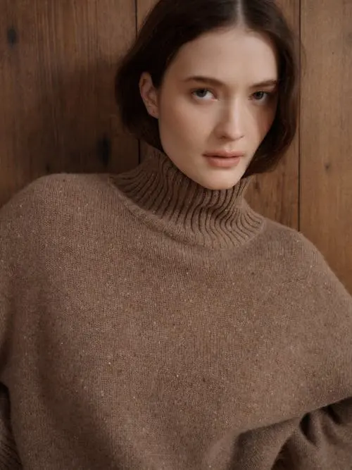 VIR VITA Maja Turtleneck Cashmere Sweater