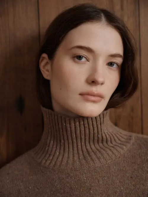 VIR VITA Maja Turtleneck Cashmere Sweater - Toasted Walnut