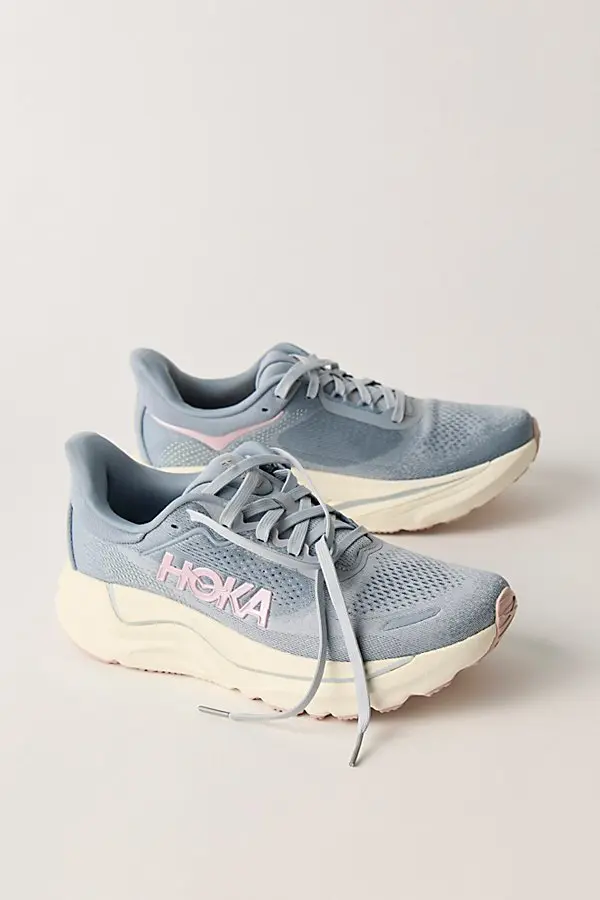 HOKA® Arahi 9 Sneakers