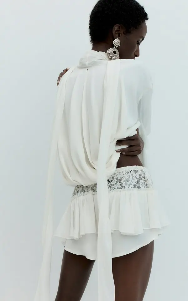 DE LA VALI Lavinia Lace Mini Shorts - Ivory