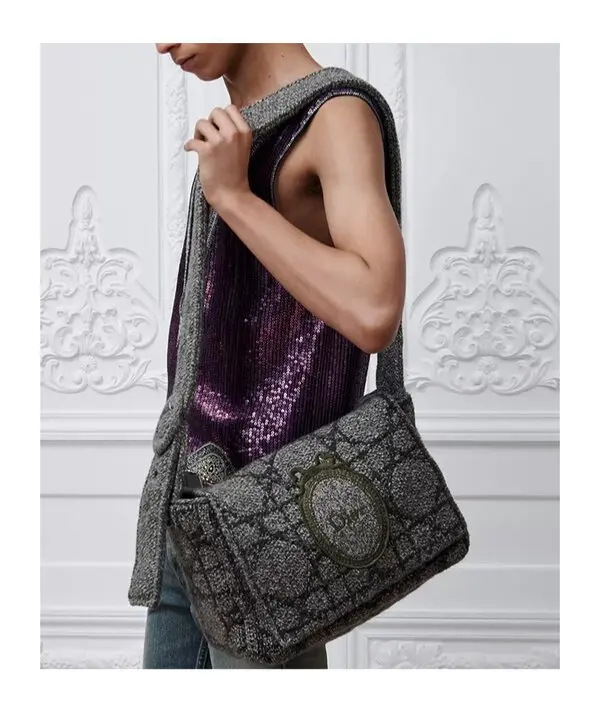 Dior Medium Médaillon Messenger Flap Bag