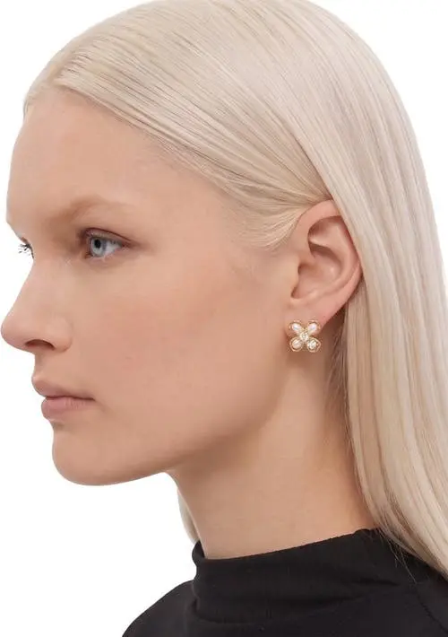 AREA STARS Indu Flower Studs