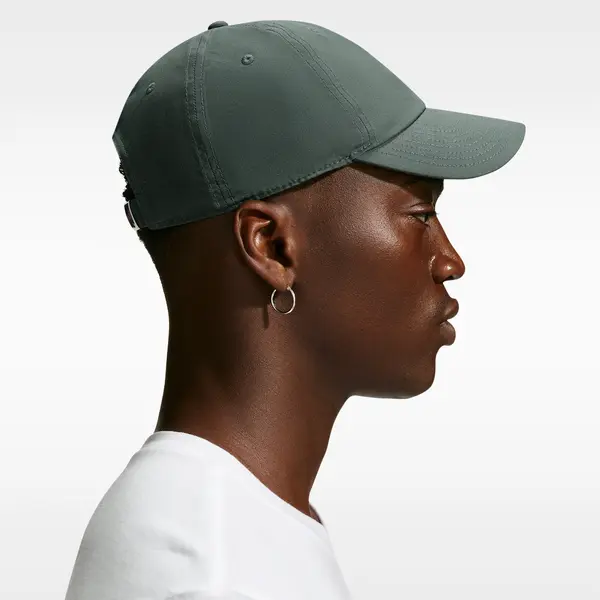 Nike Dri-fit Club Unstructured Metal Swoosh Cap