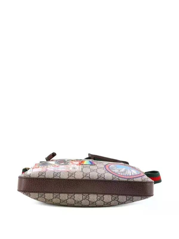 Gucci Courrier Zip Messenger Gg Coated Canvas With Applique Medium Crossbody Bag