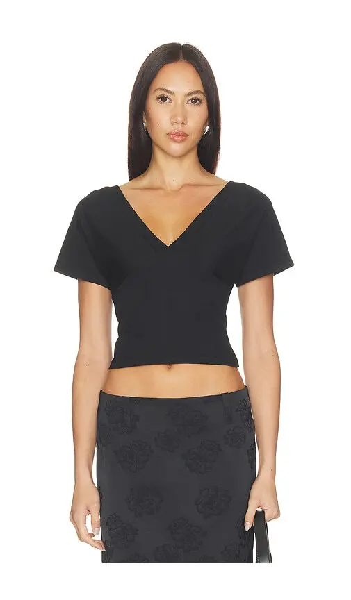 Lioness Icon Tee In Black
