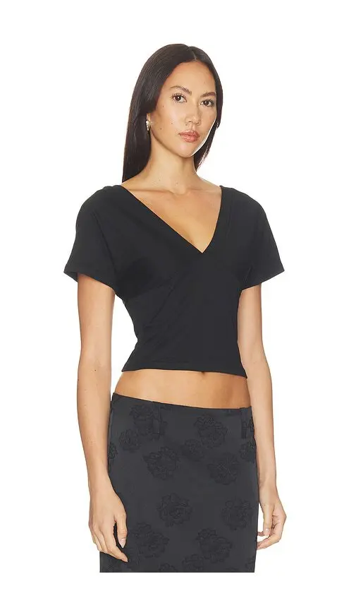 Lioness Icon Tee In Black