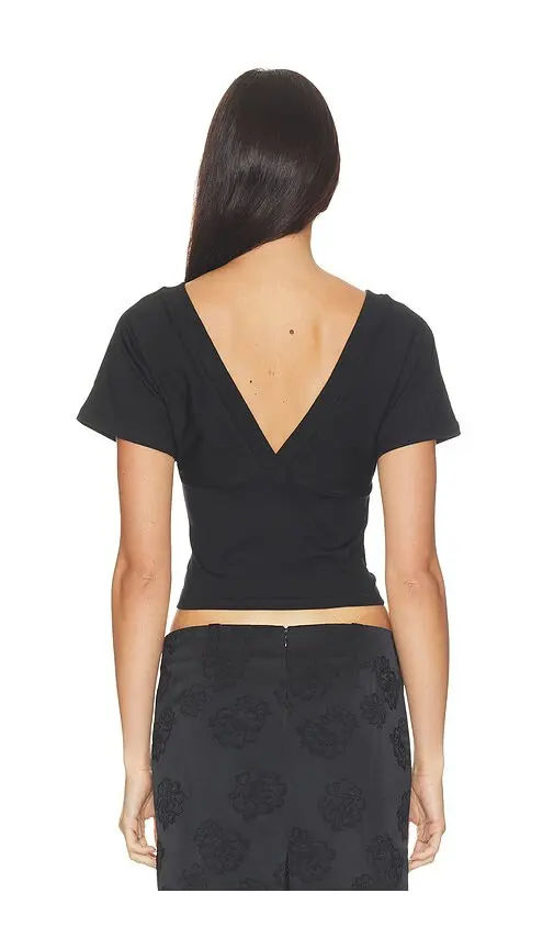 Lioness Icon Tee In Black