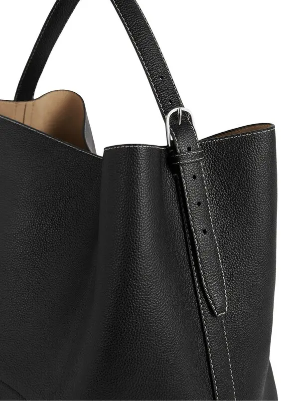 TOTEME Belted Tote Bag In Hammered Calfskin - Black