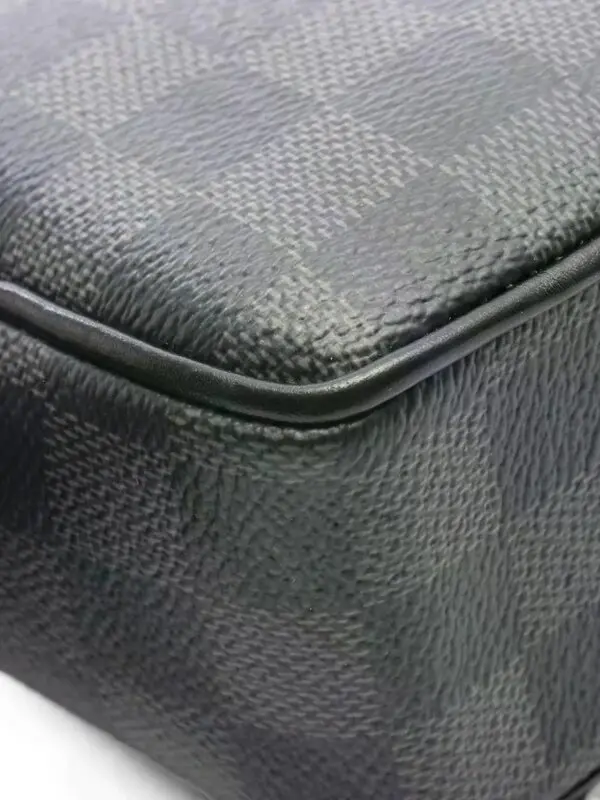 LOUIS VUITTON 2021 Pm District Messenger Bag