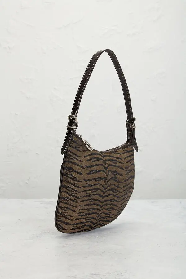 Fendi Oyster Shoulder Bag - Brown