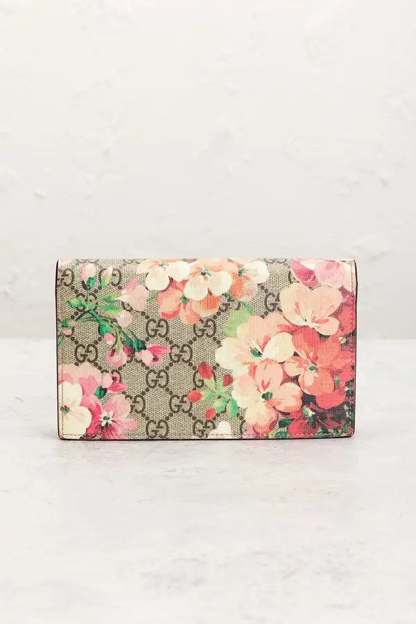 Gucci Gg Blooms Wallet On Chain In Pink