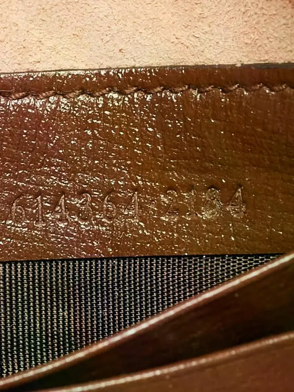 Gucci Pochette Ovale Gg Supreme Clutch Bag - Neutrals