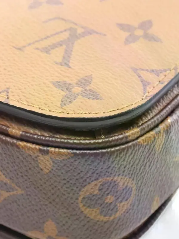 LOUIS VUITTON 2010s Mm Pochette Metis Monogram Reverse Tote Bag