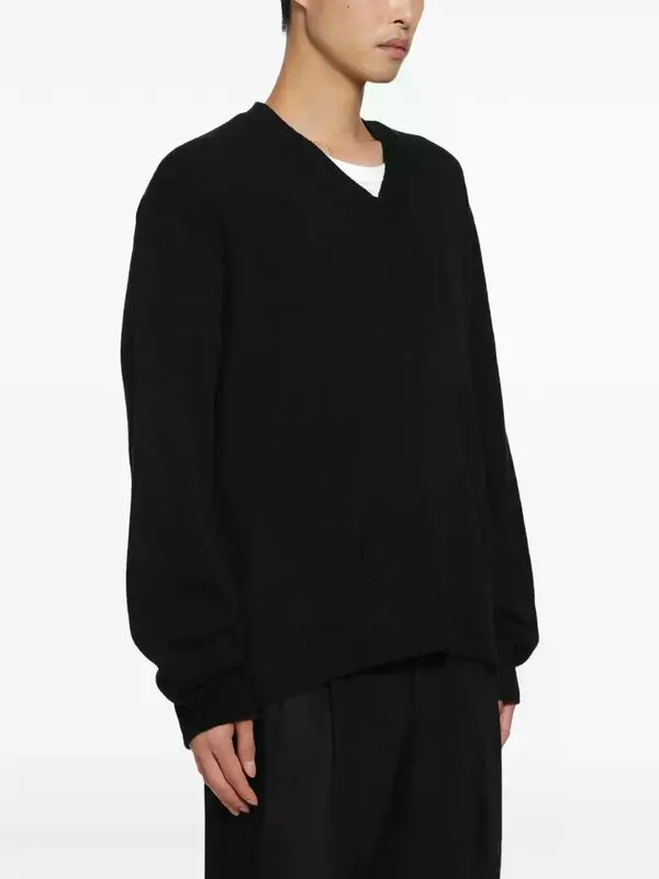 SALON C. LUNDMAN Medium-gauge V-neck Sweater