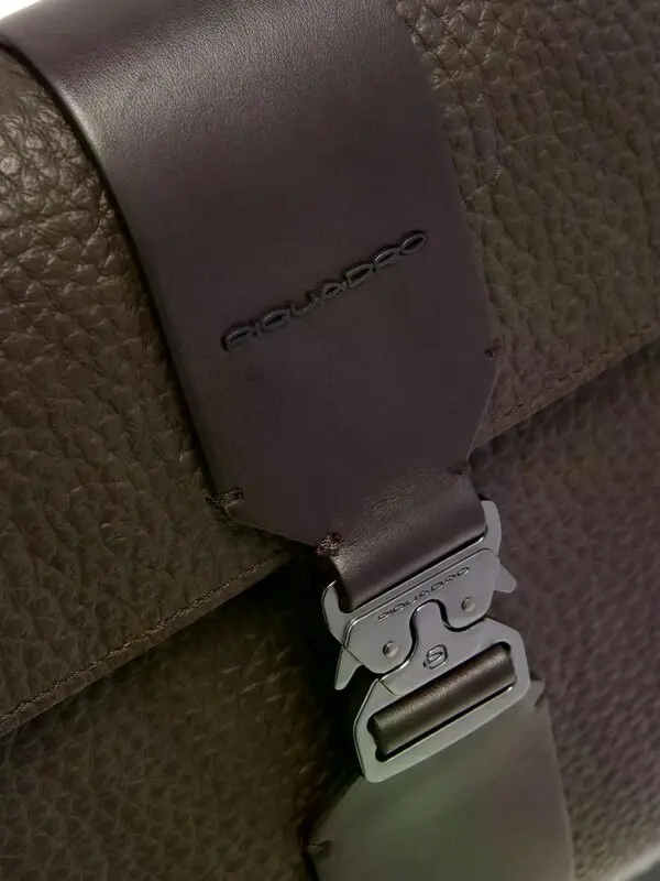 PIQUADRO Buckle-fastening Pebbled Laptop Case