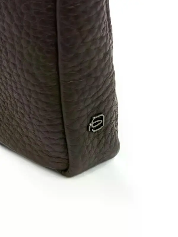 PIQUADRO Buckle-fastening Pebbled Laptop Case