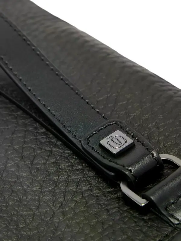 PIQUADRO Buckle-fastening Pebbled Laptop Bag