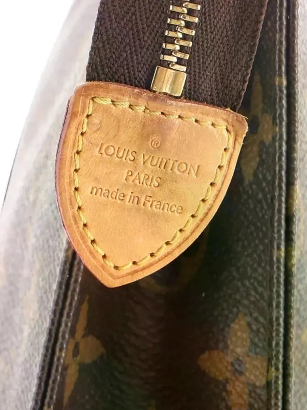 LOUIS VUITTON Toiletry Pouch Monogram Canvas 26 Clutch Bag - Brown