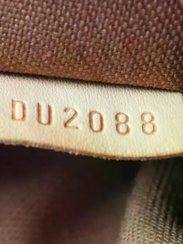 LOUIS VUITTON 2008 Cabas Beaubourg Monogram Tote Bag
