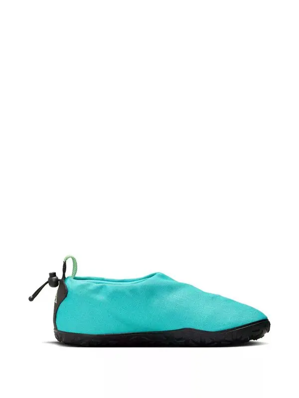 Nike Moc Sneakers