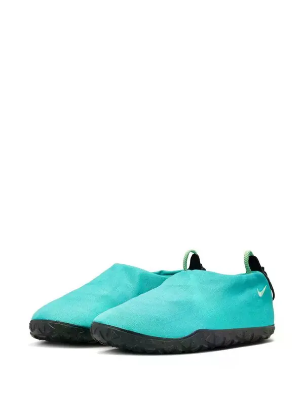 Nike Moc Sneakers