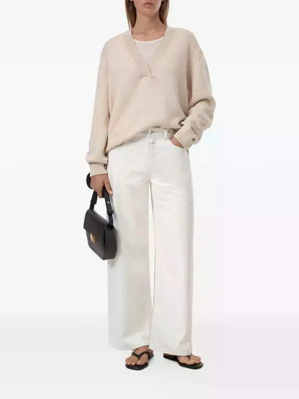 Closed V-neck Long-sleeve Sweater