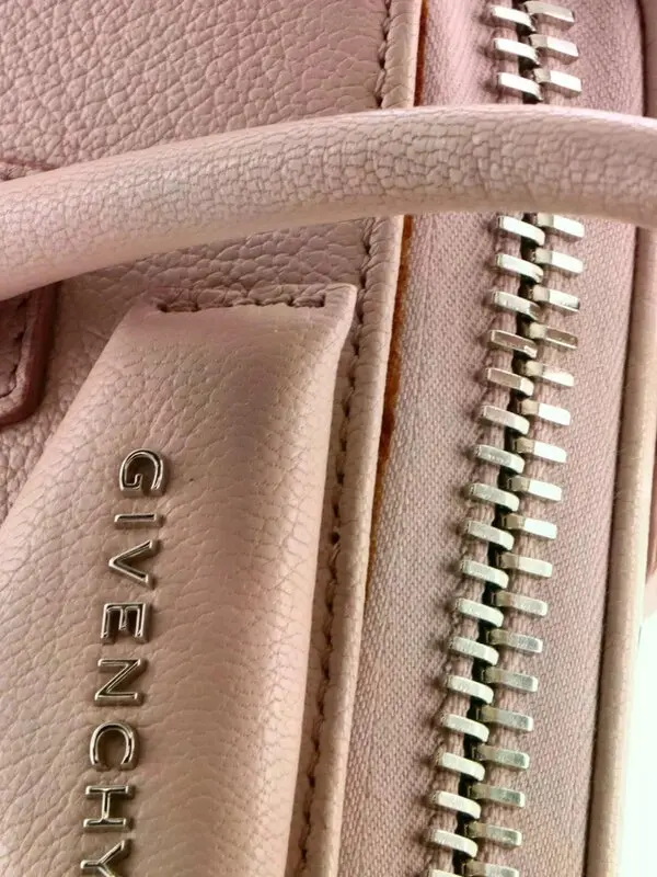 Givenchy Antigona Bag Leather Mini Crossbody Bag - Pink