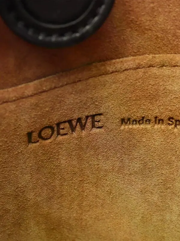 Loewe 2010-2026 Medium Leather Amazona 180 Satchel