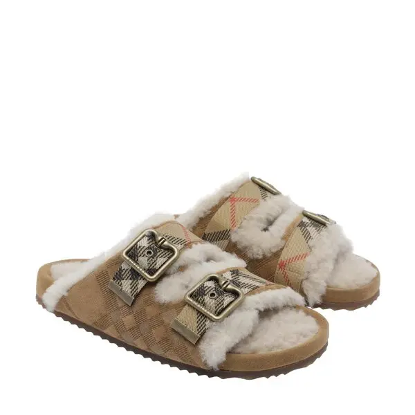 Burberry Urchin Sandals In Check Shearling