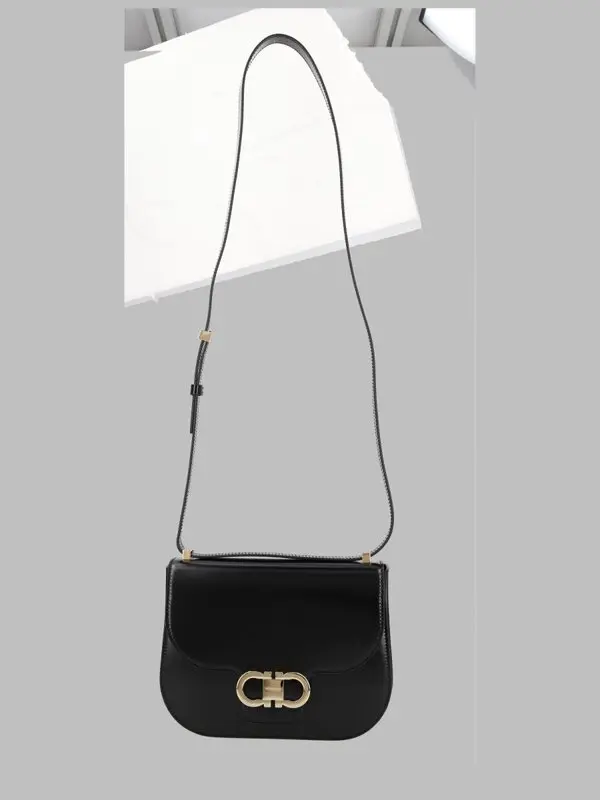 FERRAGAMO Sleek Shoulder Bag For