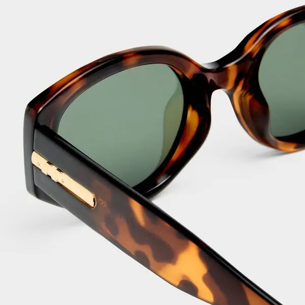 Le Specs Fevered