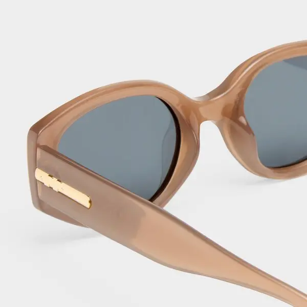 Le Specs Fevered