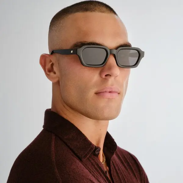 Le Specs Tension