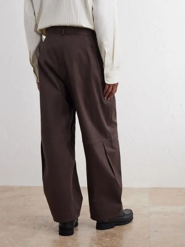SAGE NATION Zushi Barrel-leg Pleated Cotton-blend Trousers - Brown