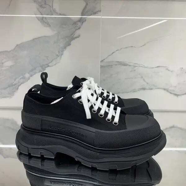Alexander McQueen Tread Slick Low-top Sneakers - Black