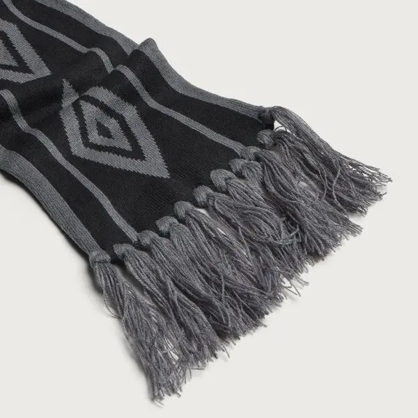 UMBRO Diamond Intarsia Knit Scarf