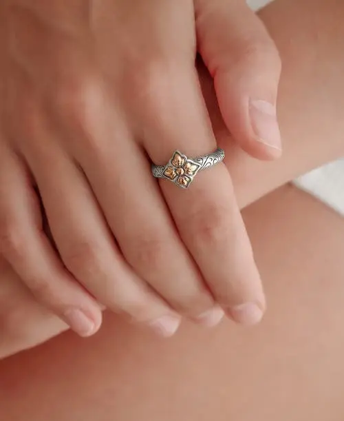 DEVATA Maple Leaf Ring