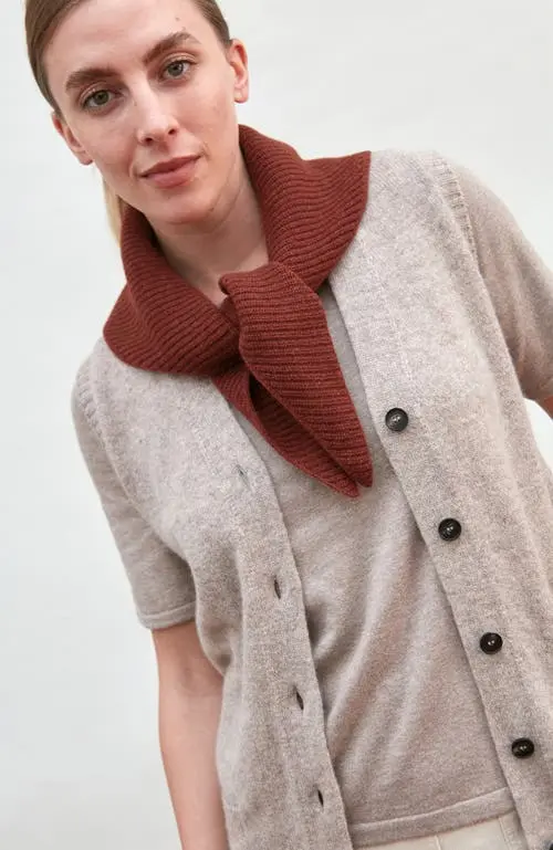 PAUL JAMES Lambswool Ribbed Triangle Scarf - Sienna