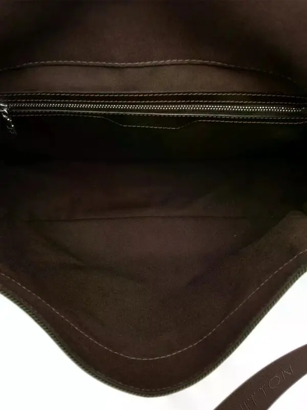 LOUIS VUITTON 2004 Taiga Viktor Crossbody Bag