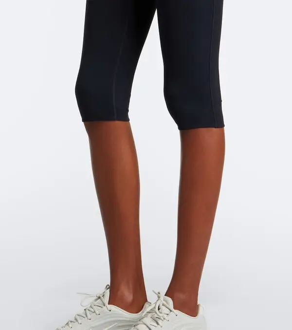 NIKESKIMS Studio Stretch Capri Leggings