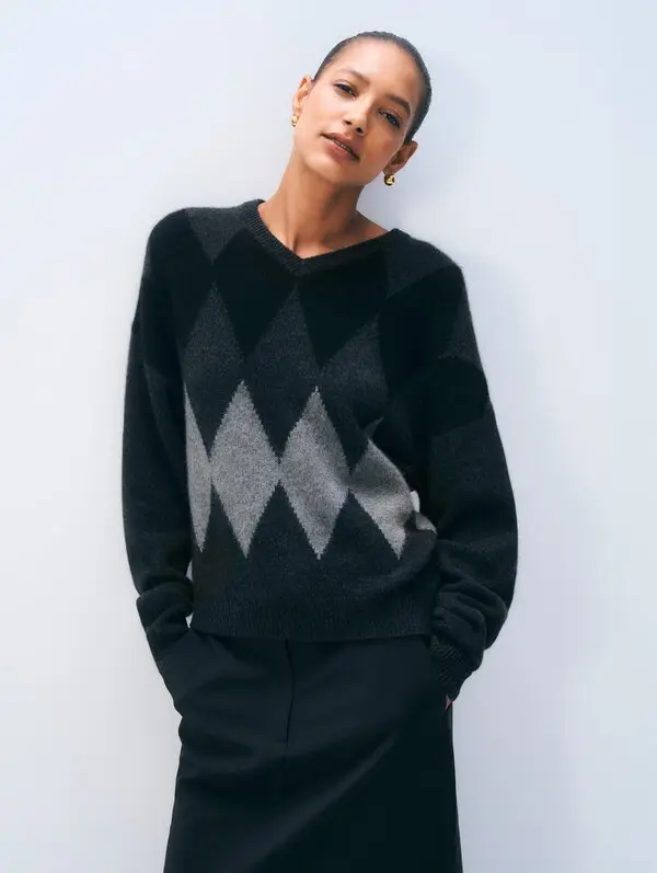 WHITE & WARREN Cashmere Argyle Oversized V-neck Sweater In Size - Black