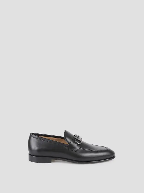 FERRAGAMO Classic Leather Shoe