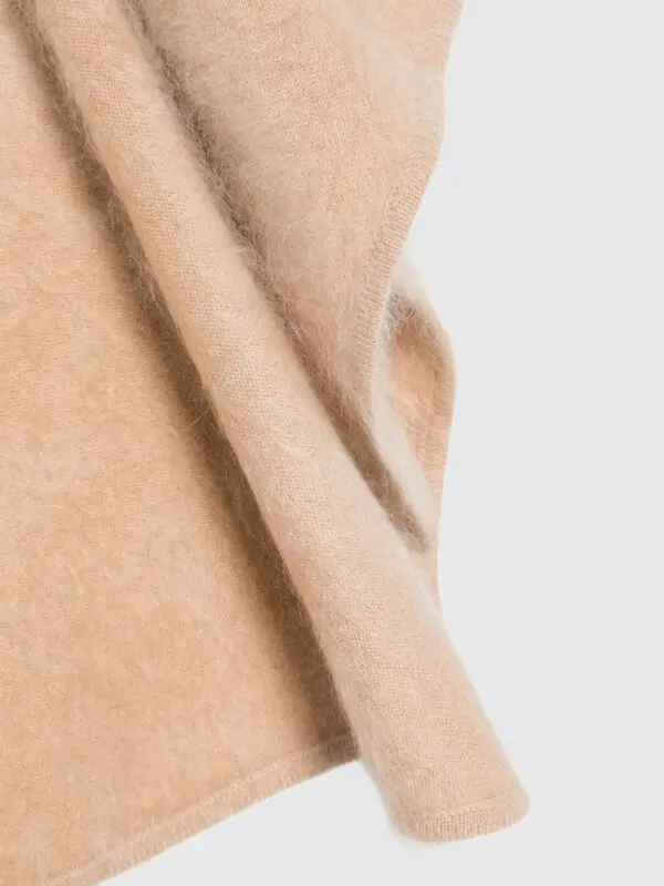 Soft Goat Asymmetrical Cashmere Scarf With A V-shaped Hem - Camel