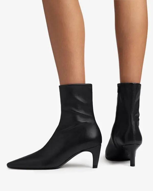 JUDE Cave Ankle Boot In Stretch Leather